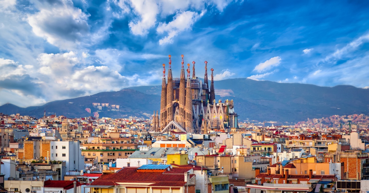 Average Salary in Spain 2026: Regional Trends & Data | Pebl