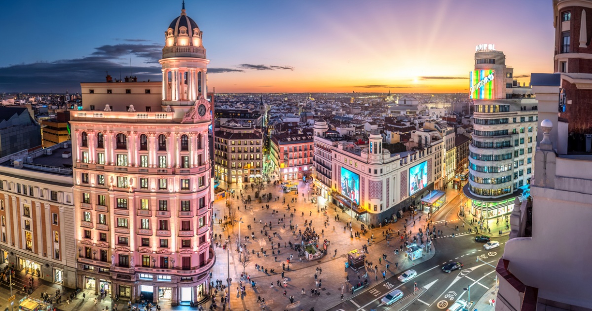 Business Etiquette in Spain: Workplace Culture & Team Tips | Pebl