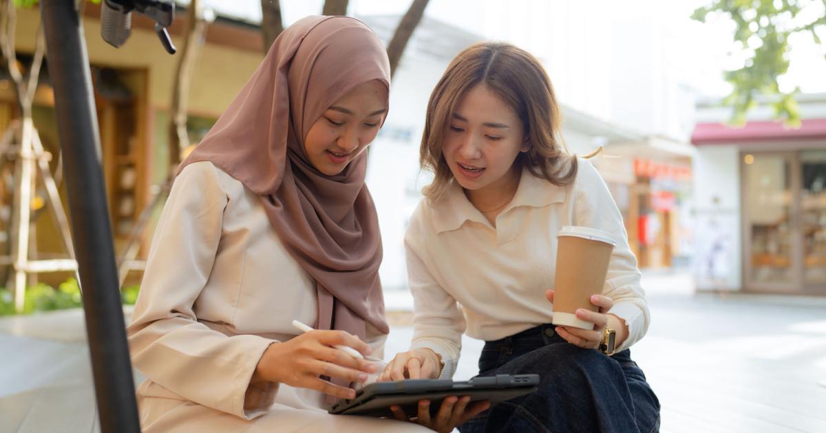 How to Hire Overseas Contractors and Pay Them Compliantly | Pebl